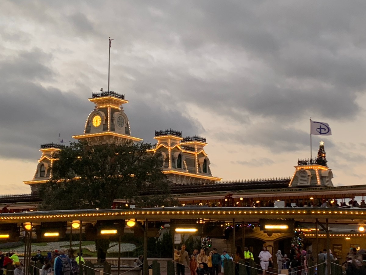 Doing Disney World with a Genie and a little Lightning | The Nostalgia Spot